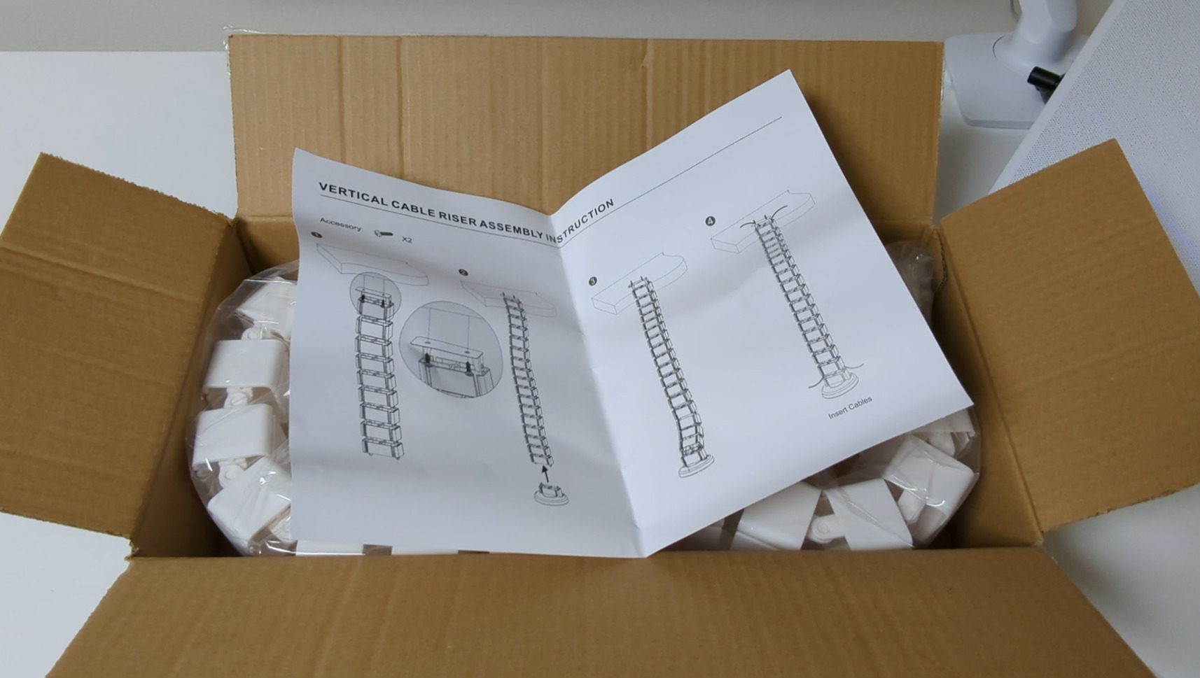 第8弾!!【デスク周りのビフォーアフター】配線をおしゃれに【FlexiSpot ケーブルダクト CMP017】 | sochablo